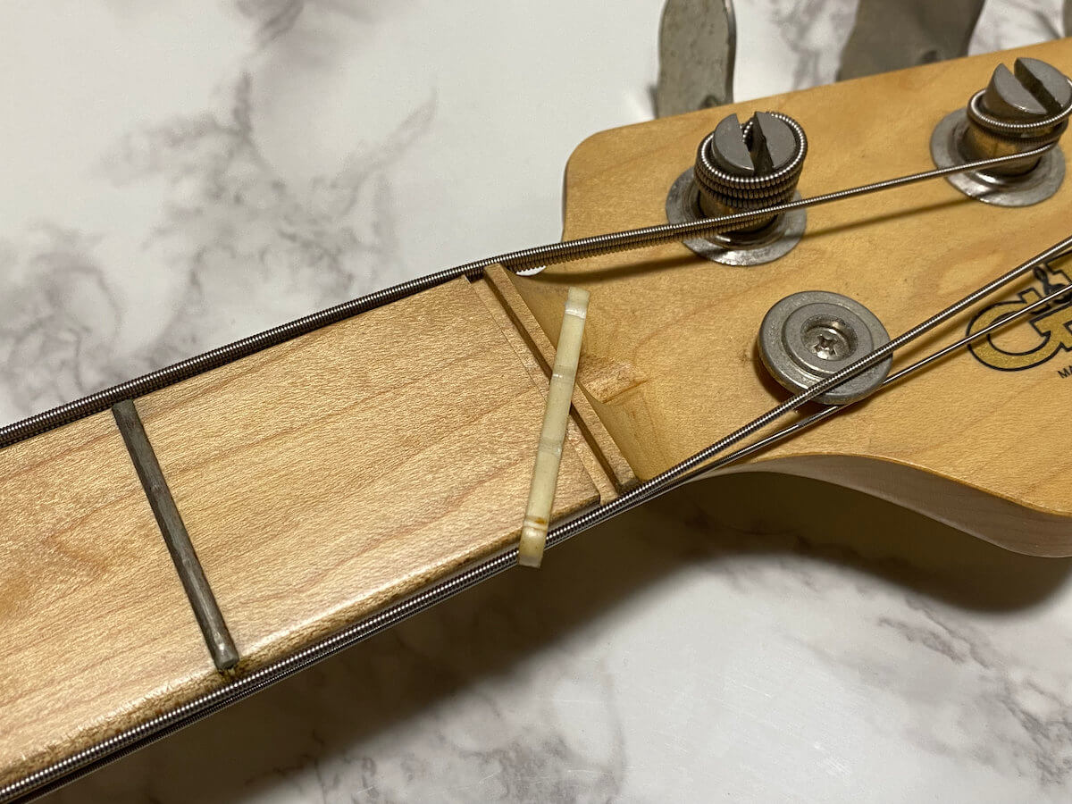 ベースのナットが取れてしまったときの正しい対処法について | BASS NOTE